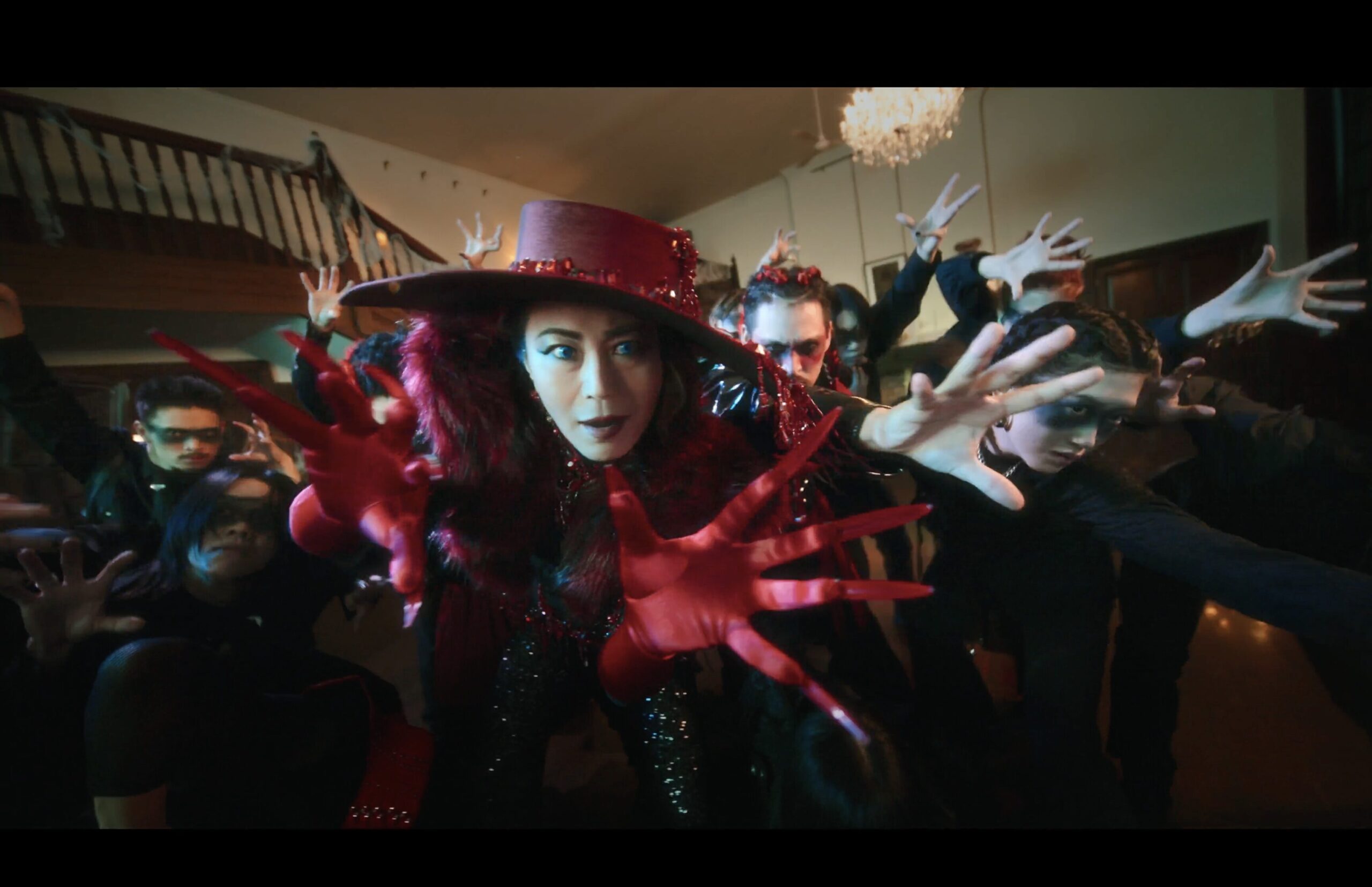 氷川きよし with t.komuro／自分史上初⁉ 激しく踊る“KIINA.”から目が離せない！ 『Party of Monsters』MV ...